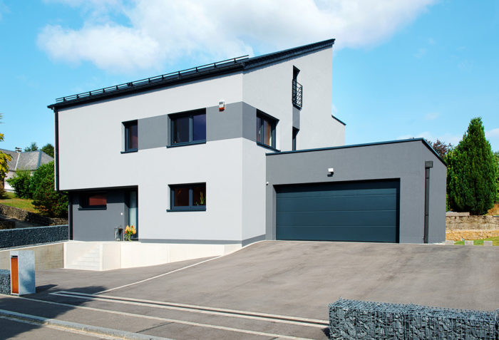 Large detached house with an area of 210,46 m2 and 3 bedrooms.